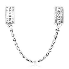 신세계 소녀의 판도라클립 섬세한 아트워크와 스타일링 아이템으로 완성하는 트렌디 룩