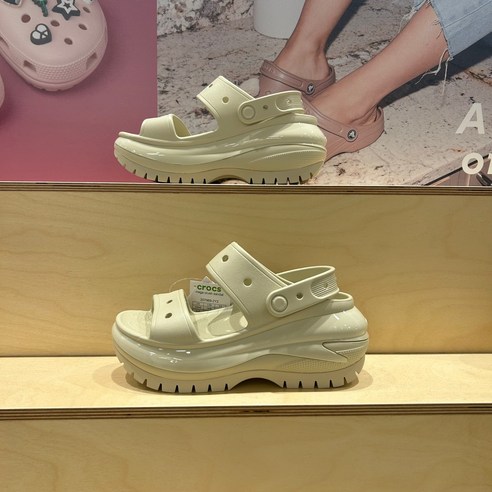 크록스 NC야탑점 여성용 클래식 메가 크러쉬 샌들 본 207989-2y2 - 샌들 | 쿠팡